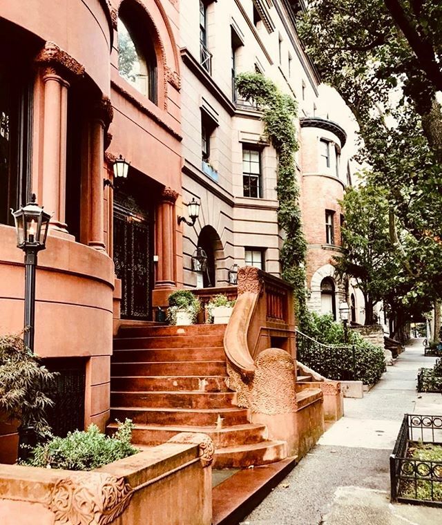Making a grand entrance, this gorgeous stoop.@stoopsofbrooklyn ...
